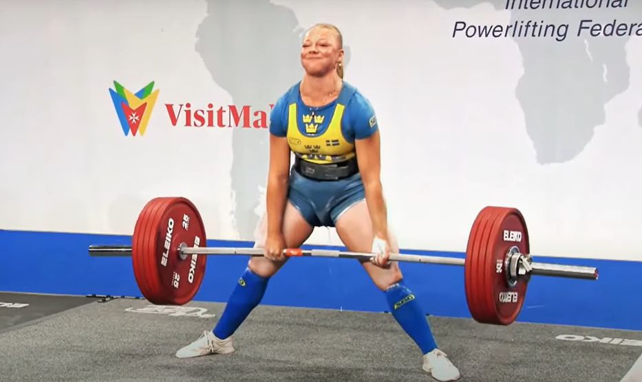Alba Boström, levantadora de pesas sueca, gana oro mundial… ¡a pesar de ...