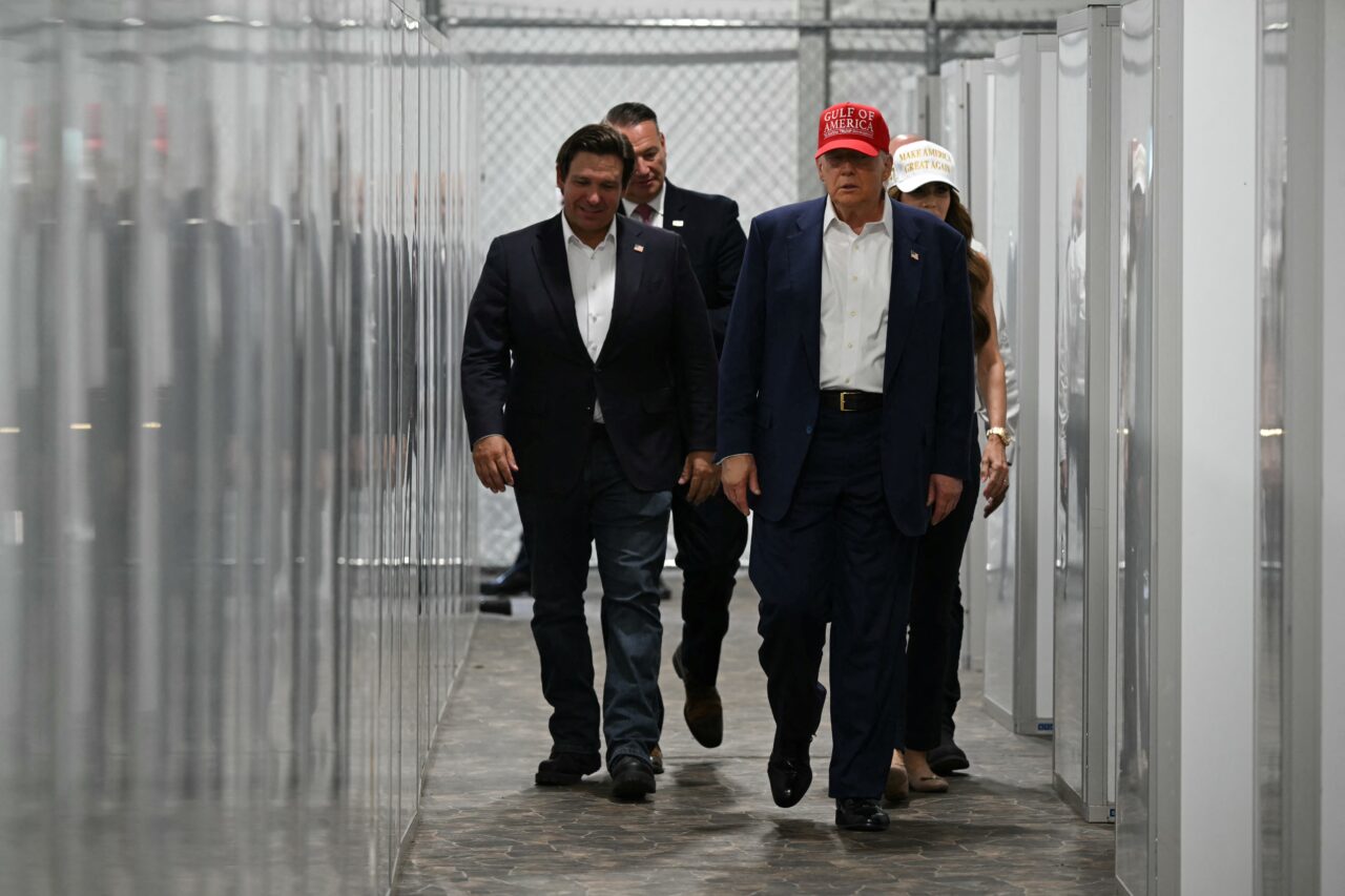 Caimán, la 'Alcatraz' caribeña para migrantes, toma ejemplo de Arizona ...