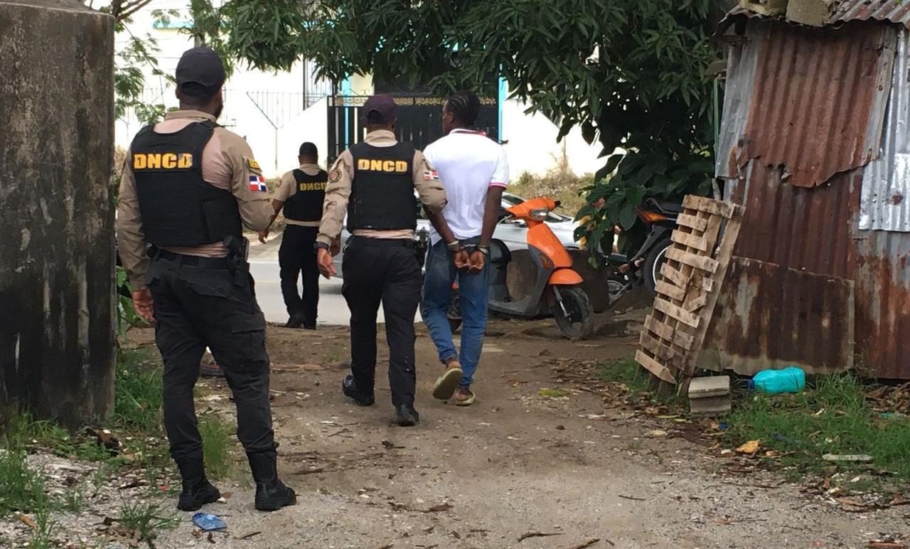 DNCD y MP arrestan a 974 personas en operativos antidrogas