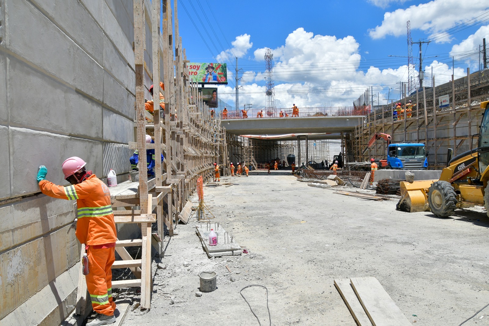 Desvío de tránsito por instalación de vigas en Prolongación 27 de ...