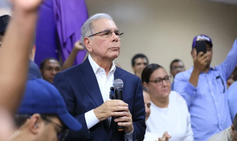Multitud recibe con entusiasmo a Danilo Medina en Hato Mayor - Debate