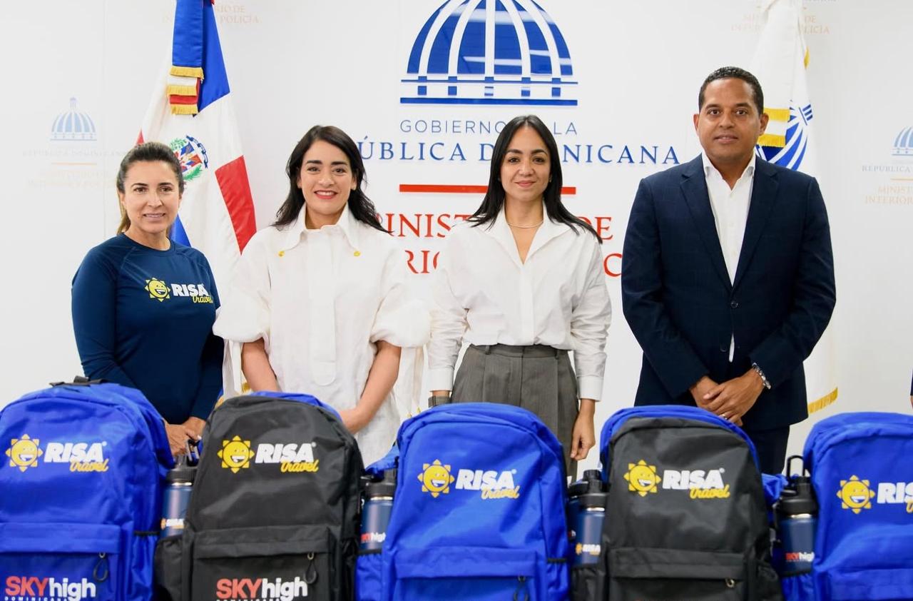 Ministra Raful destaca aporte de Sky High y Risa Travel de kits ...