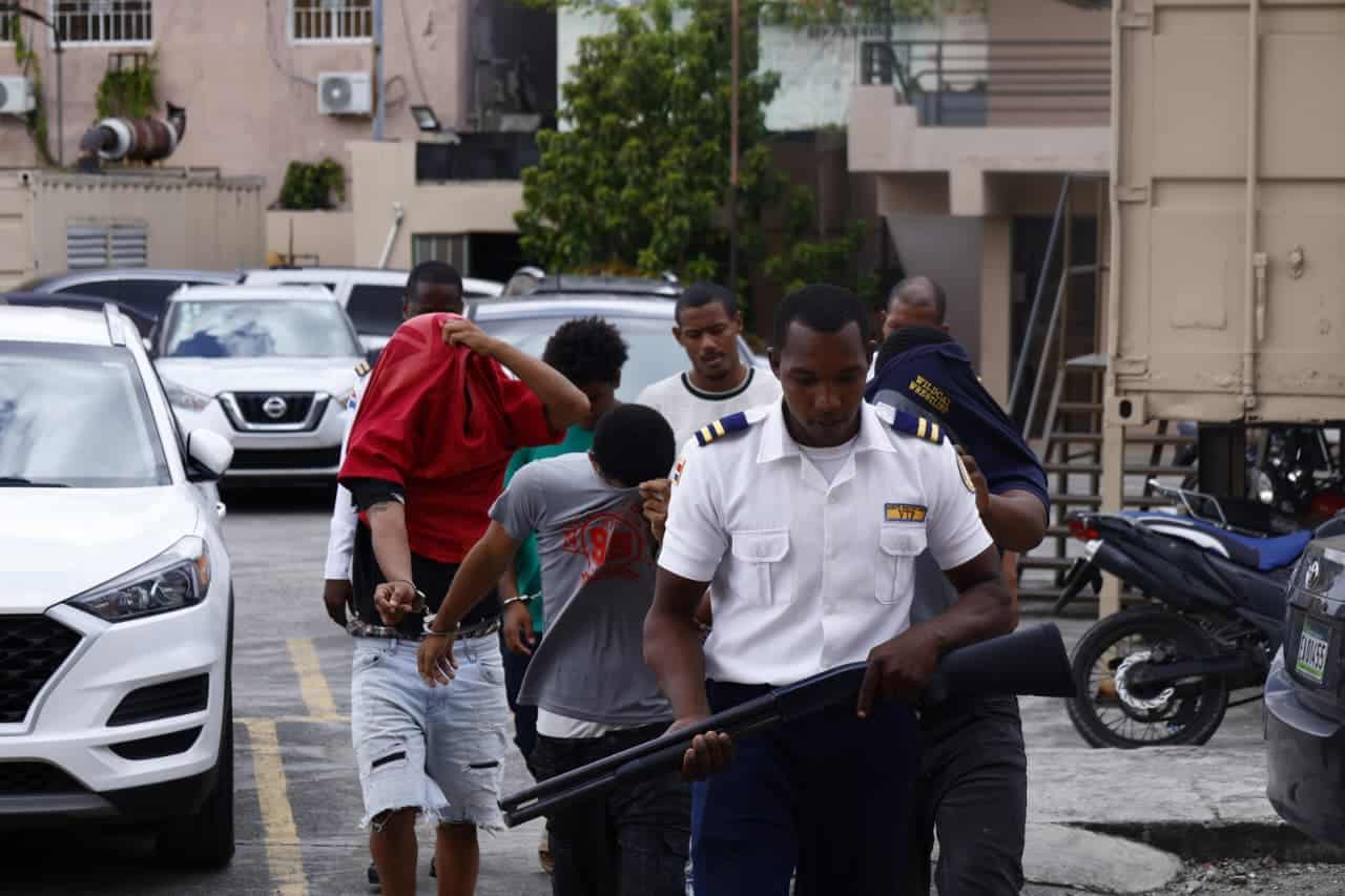 Jóvenes acusados de abuso sexual a menor en Los Tres Brazos le dictan tres meses de prisión ...