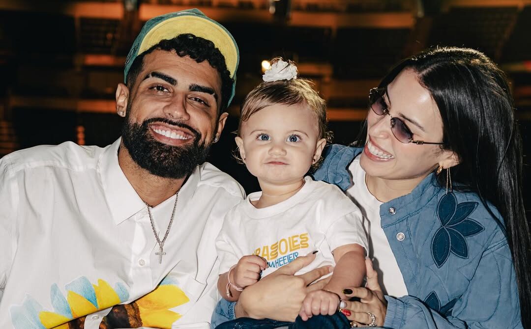 Jay Wheeler y Zhamira Zambrano presentan por primera vez a su hija Aiunii