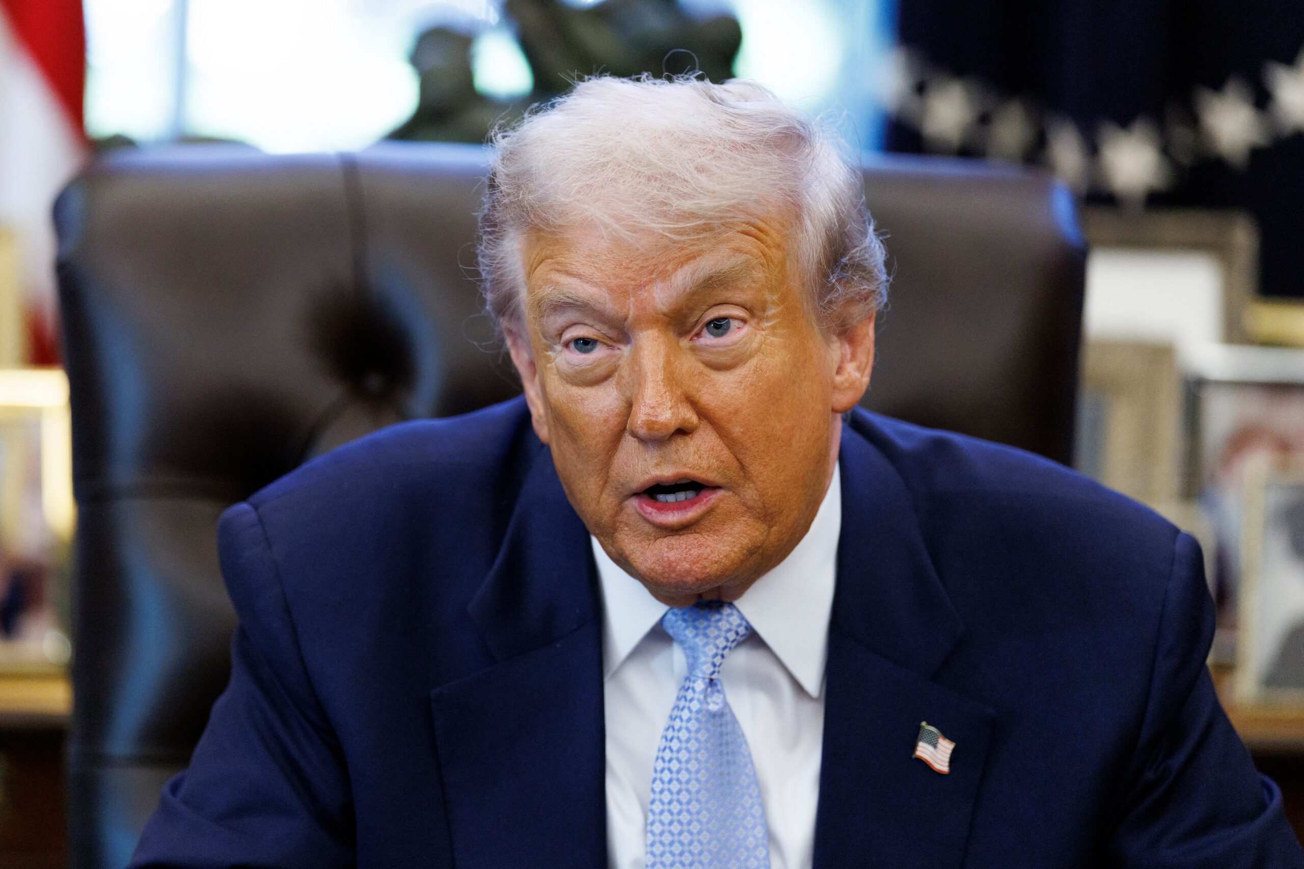 Trump cambia de rumbo respecto a los archivos de Epstein
