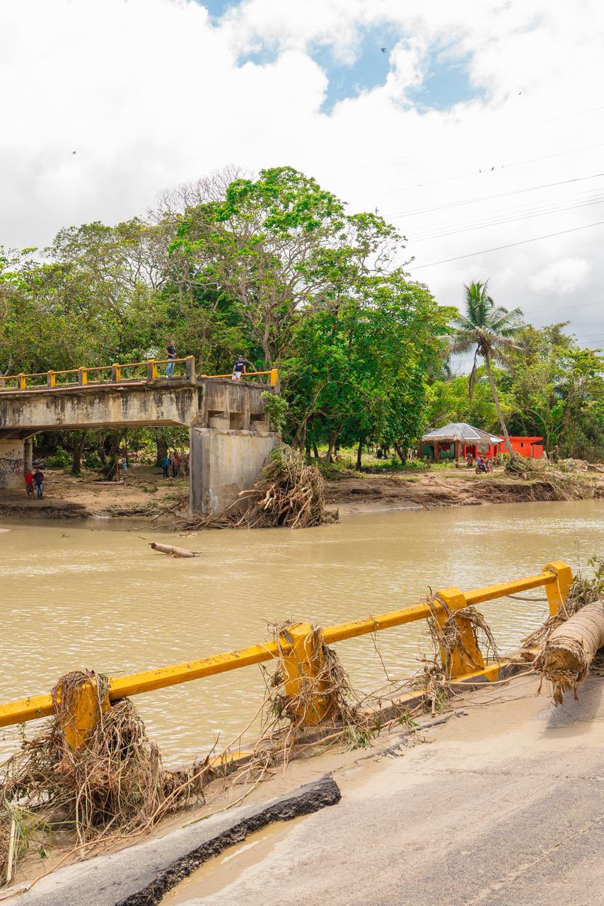 Gobierno ordena reconstrucción de puente derrumbado sobre el río Camú y ...